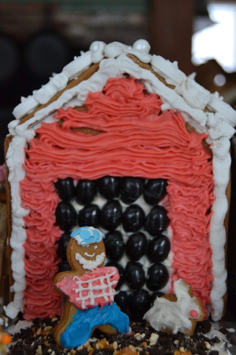 How We Made a Gingerbread Farm - Souly Rested